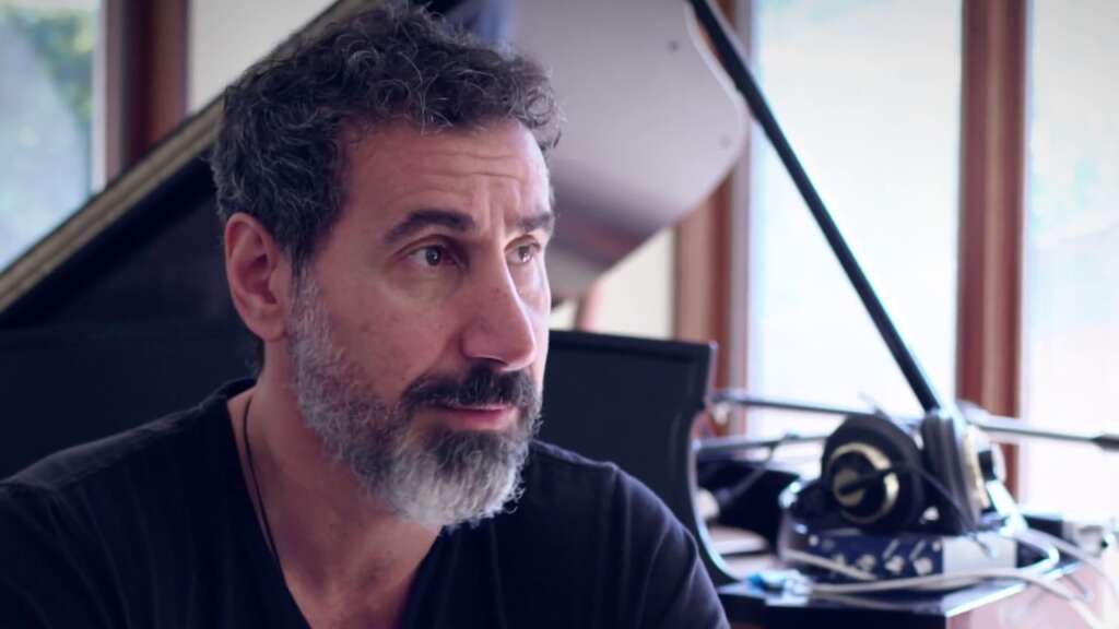 [Serj Tankian]: 'Esto no es solo un guerra, no podemos permitirnos ...