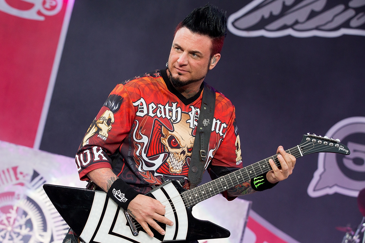 [Jason Hook] confirma su salida de [Five Finger Death Punch ...